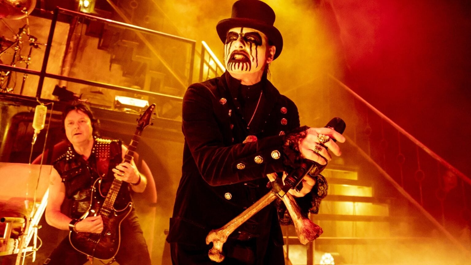 Millaisessa keikkakunnossa on pian Suomeen saapuva King Diamond ...