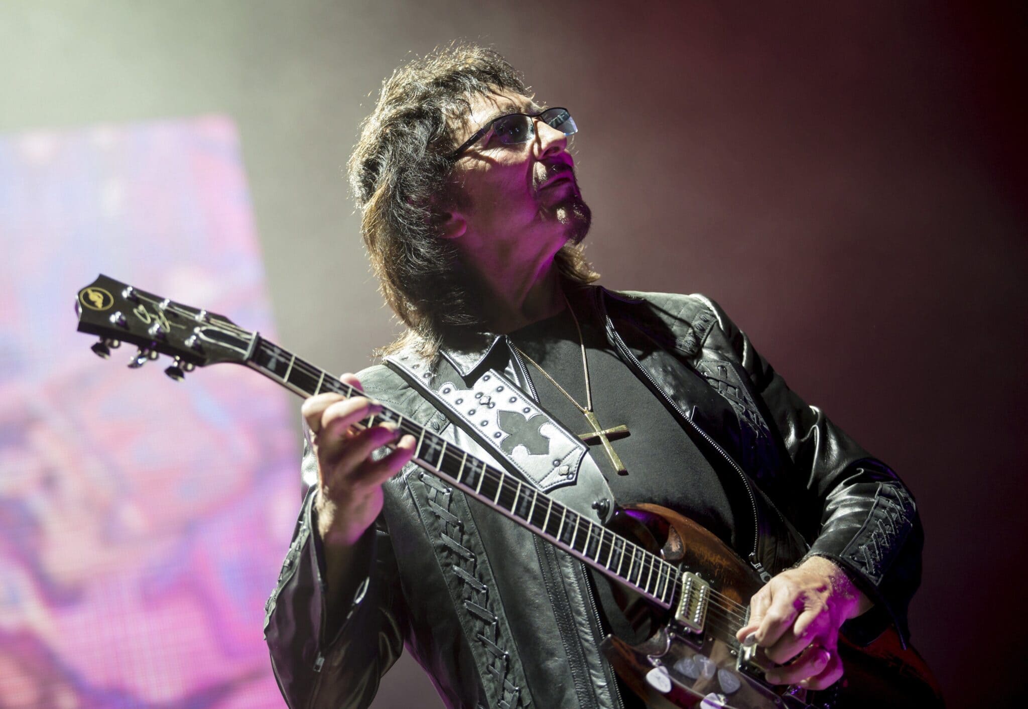 Gibson TV julkaisi Tony Iommi: Heavy metalin kummisetä -dokumentin ...