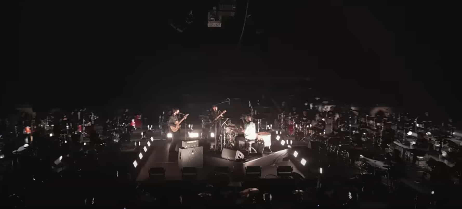 Komea tribuutti edesmenneelle Foo Fighters -rumpali Taylor Hawkinsille ... Komea tribuutti edesmenneelle Foo Fighters -rumpali Taylor Hawkinsille ...
