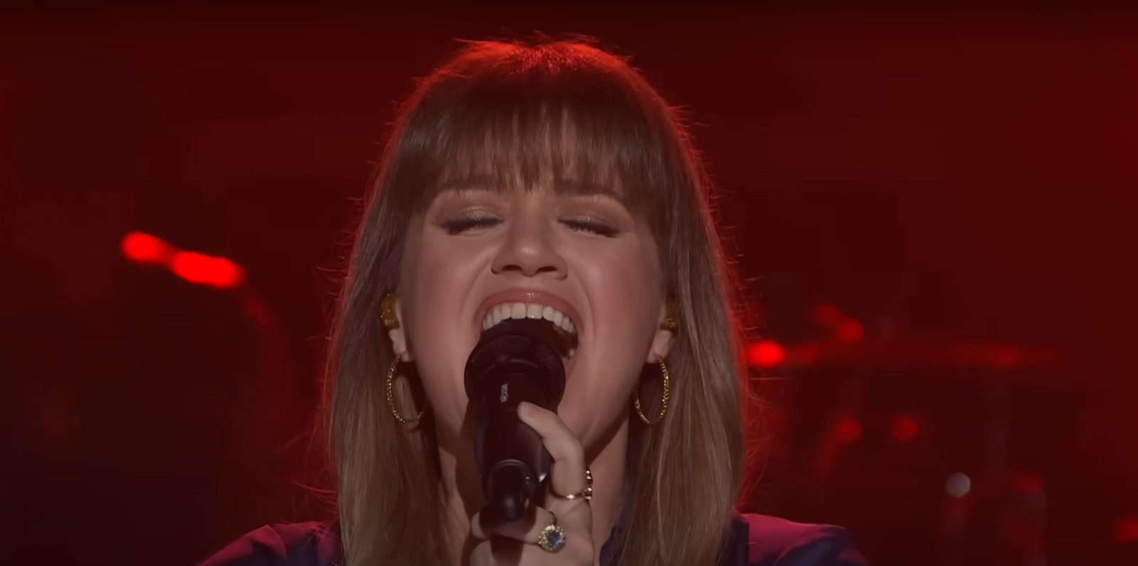 Odottamattomat coverit, osa 666 – Kelly Clarksonin pianoballadi ...