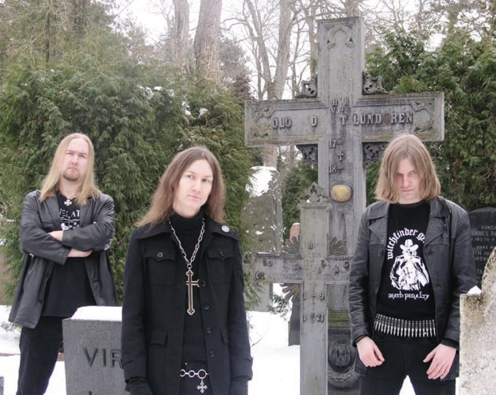 "Me oltiin se bändi, jolla oli ristit kaulassa oikeinpäin ...