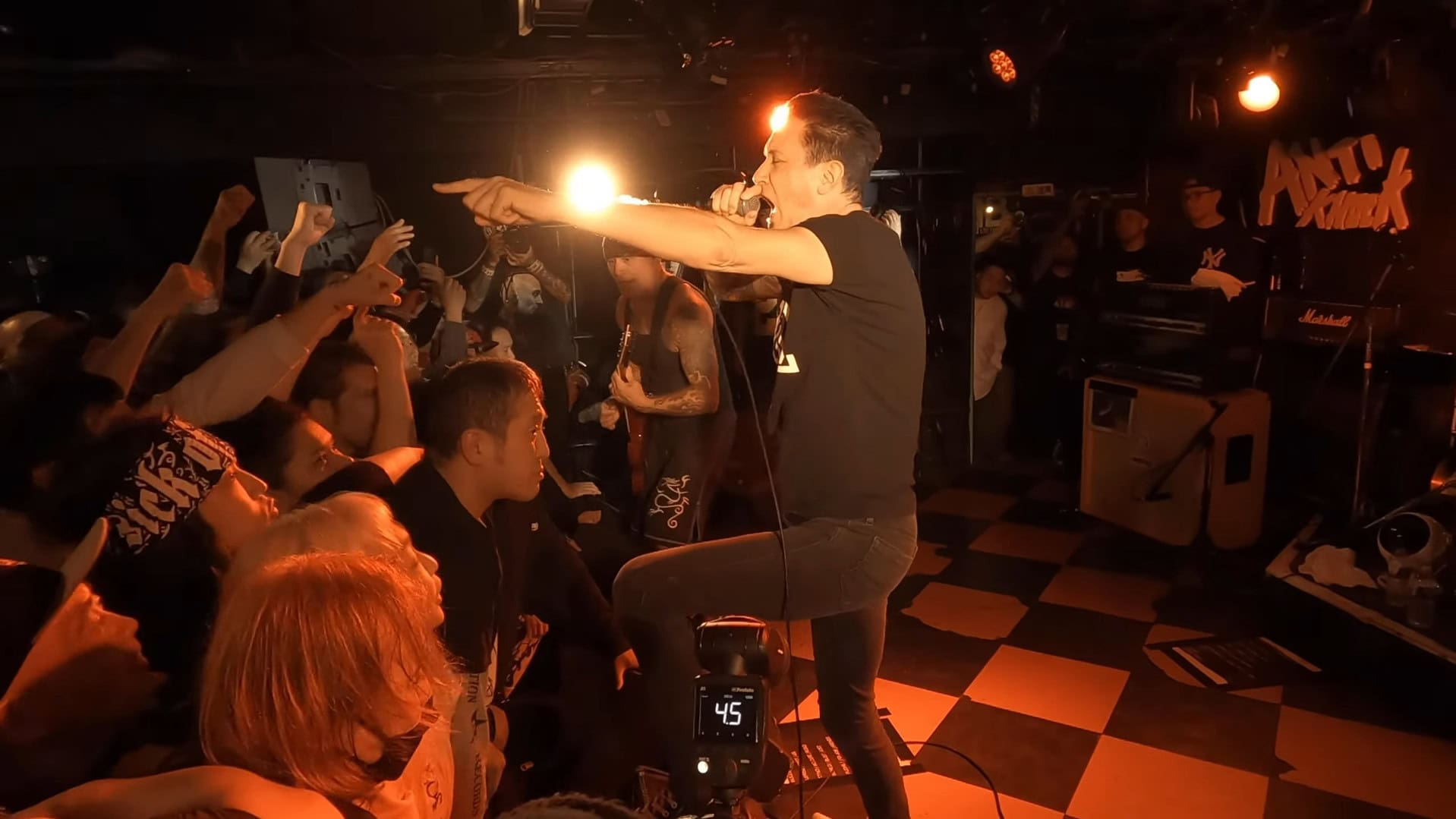 Hc-legenda Sick of It All perui Euroopan-kiertueensa – laulaja Lou ...