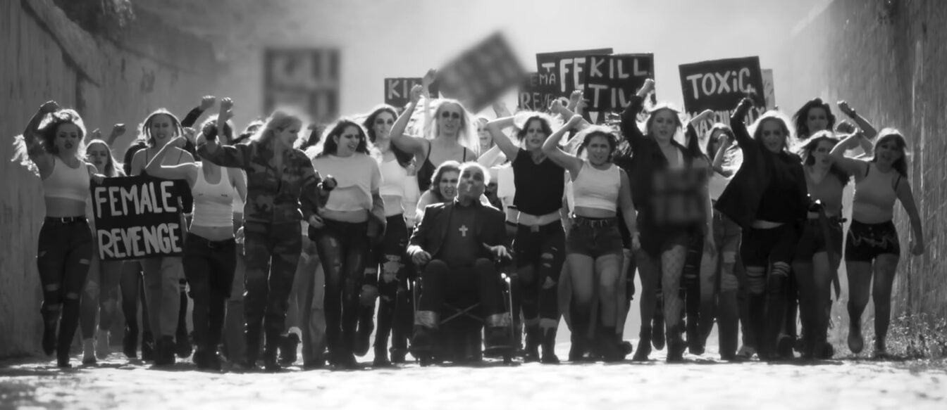 Kill Till – Till Lindemannin uudella musiikkivideolla laulaja saa ...