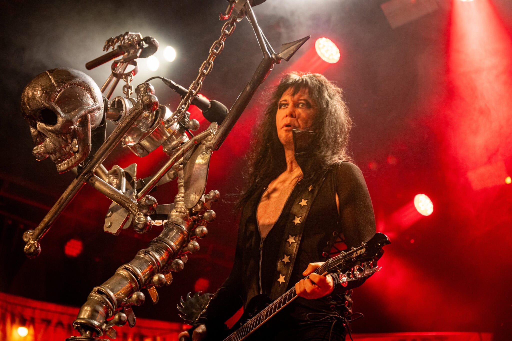 Blackie Lawless suomii Gene Simmmonsia Ace Frehleyn kuolemaan ...